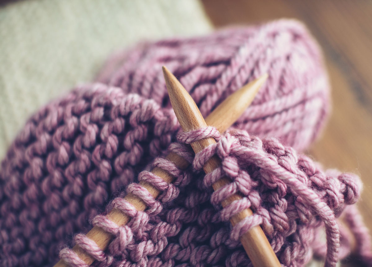 Strikkegarn & Strikkeopskrifter | Køb alt i Strikkekits her